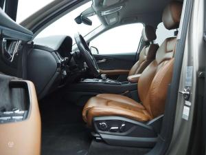 Yellow Audi Q7 2017 in Vilnius, with an engine capacity of 2.97 L and mileage of 160 thousand km for 26800 €, photo 9 on AUTOMOTO.COM.LV