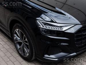 Black Audi Q8 2023 in Riga, with an engine capacity of 3.00 L and mileage of 70 thousand km for 54900 €, photo 4 on AUTOMOTO.COM.LV