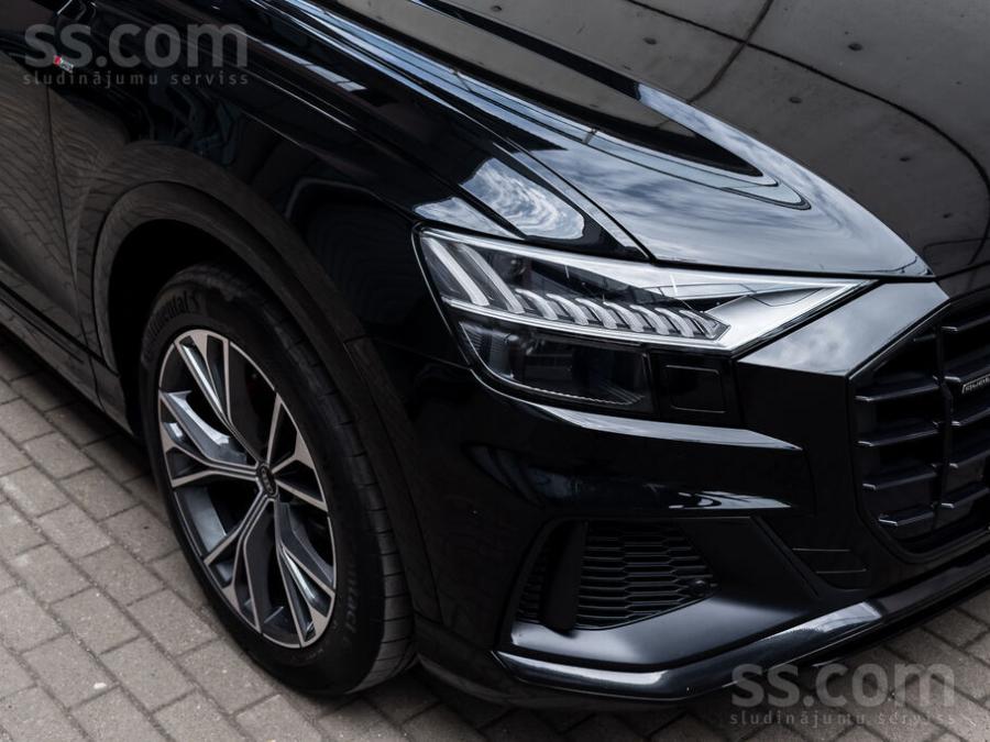 Black Audi Q8 2023 in Riga, with an engine capacity of 3.00 L and mileage of 70 thousand km for 54900 €, photo 4 on AUTOMOTO.COM.LV