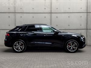 Black Audi Q8 2023 in Riga, with an engine capacity of 3.00 L and mileage of 70 thousand km for 54900 €, photo 5 on AUTOMOTO.COM.LV