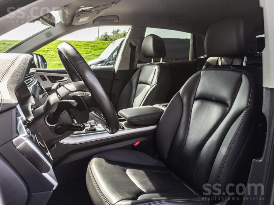 Black Audi Q8 2023 in Riga, with an engine capacity of 3.00 L and mileage of 70 thousand km for 54900 €, photo 13 on AUTOMOTO.COM.LV