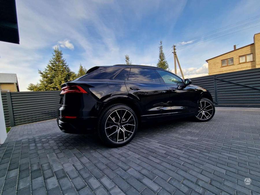 Melns Audi Q8 2018 Marijampole, ar dzinēja tilpumu 2.97 L un nobraukumu 249 tūkst. km par 39990 €, foto 7 vietnē AUTOMOTO.COM.LV