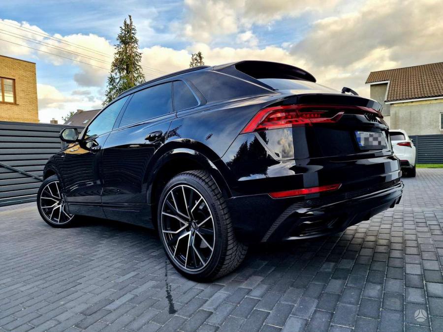 Melns Audi Q8 2018 Marijampole, ar dzinēja tilpumu 2.97 L un nobraukumu 249 tūkst. km par 39990 €, foto 9 vietnē AUTOMOTO.COM.LV