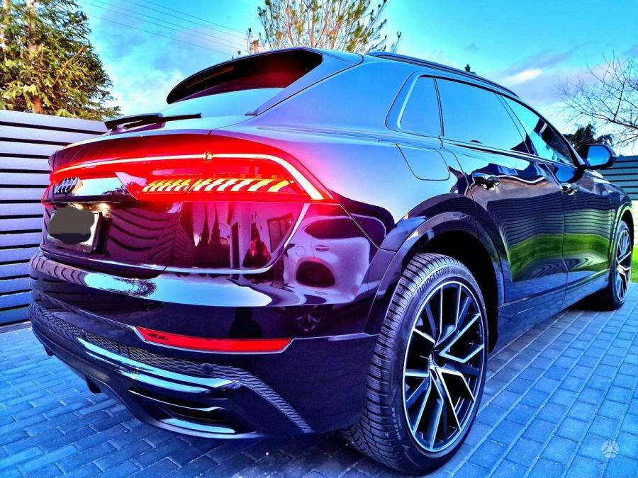 Melns Audi Q8 2018 Marijampole, ar dzinēja tilpumu 2.97 L un nobraukumu 249 tūkst. km par 39990 €, foto 11 vietnē AUTOMOTO.COM.LV