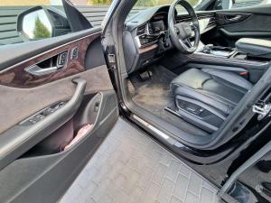 Melns Audi Q8 2018 Marijampole, ar dzinēja tilpumu 2.97 L un nobraukumu 249 tūkst. km par 39990 €, foto 24 vietnē AUTOMOTO.COM.LV