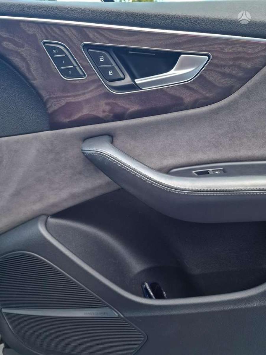 Melns Audi Q8 2018 Marijampole, ar dzinēja tilpumu 2.97 L un nobraukumu 249 tūkst. km par 39990 €, foto 28 vietnē AUTOMOTO.COM.LV