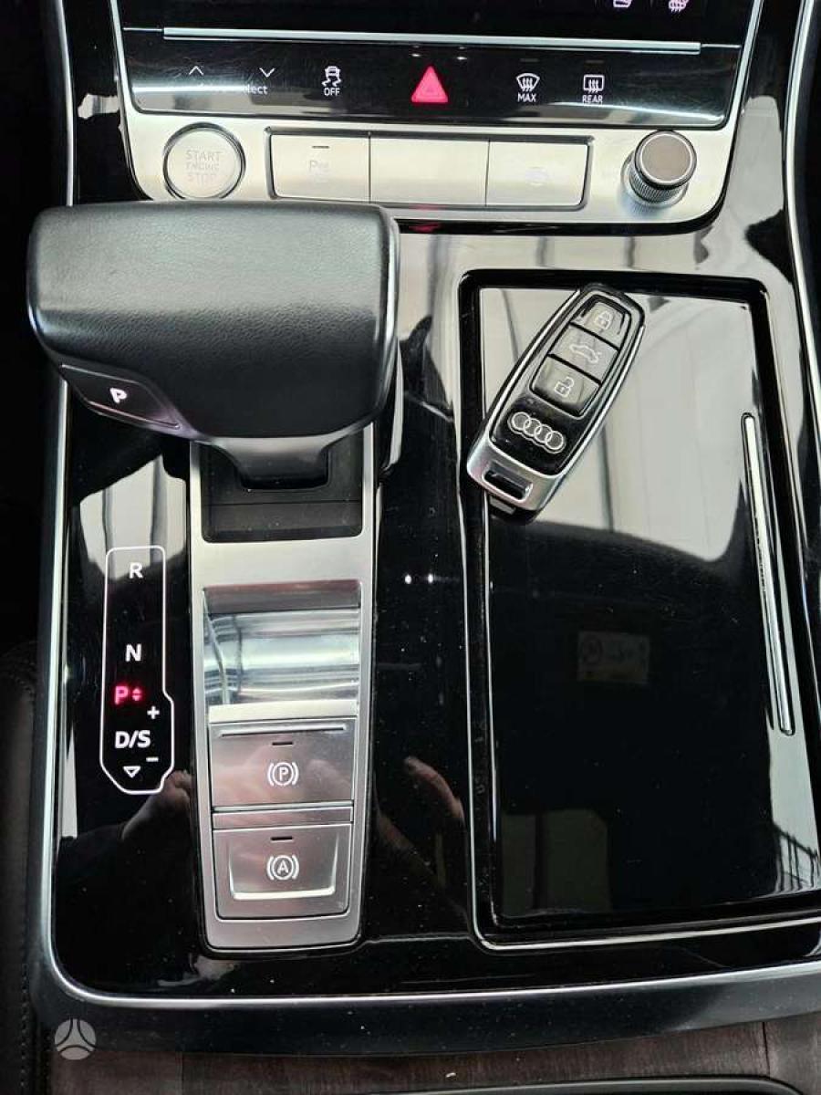 Melns Audi Q8 2018 Marijampole, ar dzinēja tilpumu 2.97 L un nobraukumu 249 tūkst. km par 39990 €, foto 36 vietnē AUTOMOTO.COM.LV