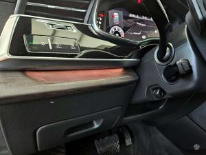 Melns Audi Q8 2018 Marijampole, ar dzinēja tilpumu 2.97 L un nobraukumu 249 tūkst. km par 39990 €, foto 37 vietnē AUTOMOTO.COM.LV