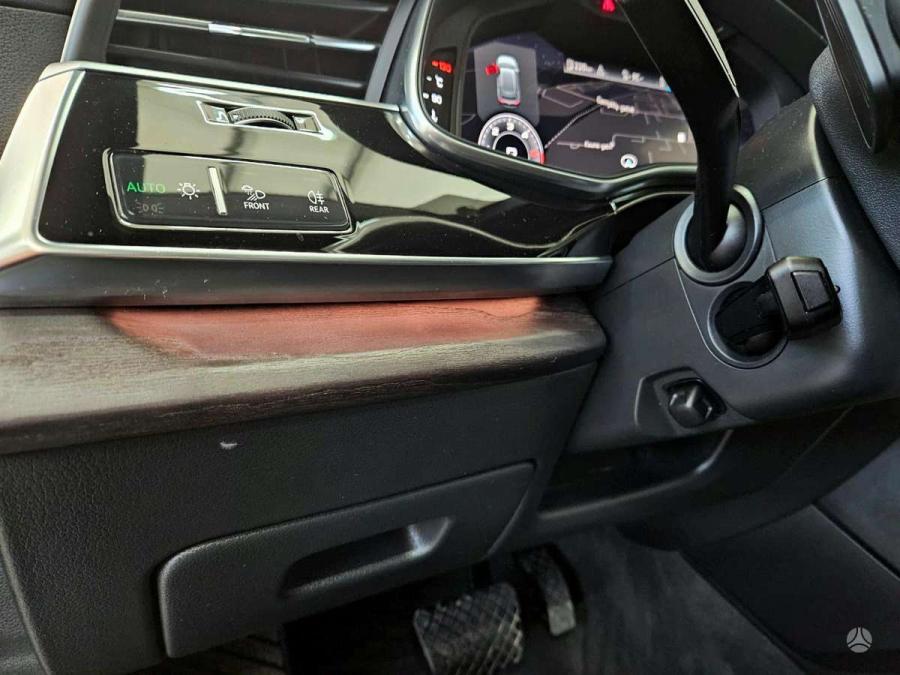 Melns Audi Q8 2018 Marijampole, ar dzinēja tilpumu 2.97 L un nobraukumu 249 tūkst. km par 39990 €, foto 37 vietnē AUTOMOTO.COM.LV