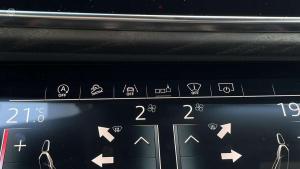 Black Audi Q8 2018 in Marijampole, with an engine capacity of 2.97 L and mileage of 252 thousand km for 38900 €, photo 36 on AUTOMOTO.COM.LV
