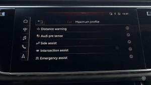 Black Audi Q8 2018 in Marijampole, with an engine capacity of 2.97 L and mileage of 252 thousand km for 38900 €, photo 38 on AUTOMOTO.COM.LV