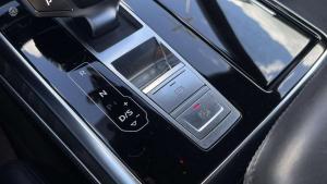 Black Audi Q8 2018 in Marijampole, with an engine capacity of 2.97 L and mileage of 252 thousand km for 38900 €, photo 46 on AUTOMOTO.COM.LV