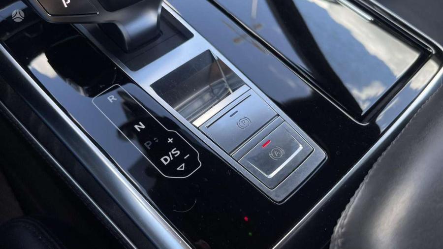 Black Audi Q8 2018 in Marijampole, with an engine capacity of 2.97 L and mileage of 252 thousand km for 38900 €, photo 46 on AUTOMOTO.COM.LV