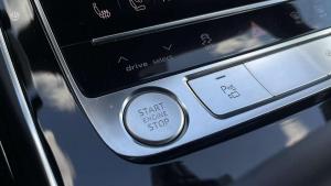 Black Audi Q8 2018 in Marijampole, with an engine capacity of 2.97 L and mileage of 252 thousand km for 38900 €, photo 47 on AUTOMOTO.COM.LV