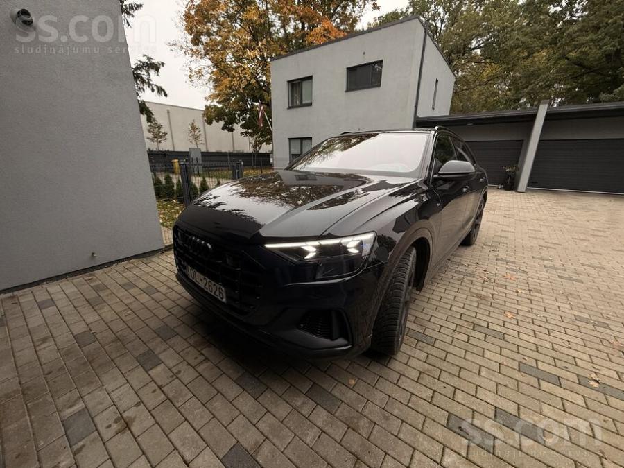 Black Audi Q8 2018 in Riga, with an engine capacity of 3.00 L and mileage of 225 thousand km for 39000 €, photo 3 on AUTOMOTO.COM.LV