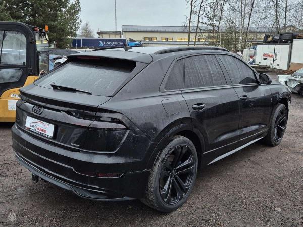 Melns Audi Q8 2019 Viļņa, ar dzinēja tilpumu 3.00 L un nobraukumu 100 tūkst. km par 18700 €, foto 1 vietnē AUTOMOTO.COM.LV