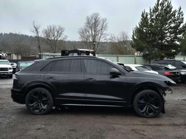 Melns Audi Q8 2019 Viļņa, ar dzinēja tilpumu 3.00 L un nobraukumu 100 tūkst. km par 18700 €, foto 2 vietnē AUTOMOTO.COM.LV