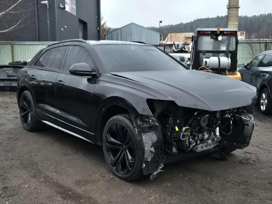 Black Audi Q8 2019 in Vilnius, with an engine capacity of 3.00 L and mileage of 100 thousand km for 18700 €, photo 3 on AUTOMOTO.COM.LV