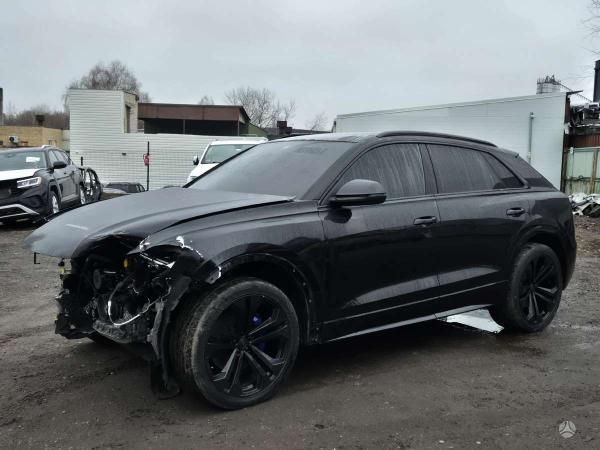 Melns Audi Q8 2019 Viļņa, ar dzinēja tilpumu 3.00 L un nobraukumu 100 tūkst. km par 18700 €, foto 5 vietnē AUTOMOTO.COM.LV