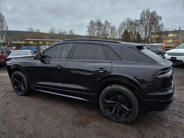 Melns Audi Q8 2019 Viļņa, ar dzinēja tilpumu 3.00 L un nobraukumu 100 tūkst. km par 18700 €, foto 6 vietnē AUTOMOTO.COM.LV