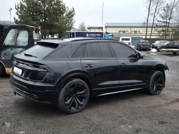 Melns Audi Q8 2019 Viļņa, ar dzinēja tilpumu 3.00 L un nobraukumu 100 tūkst. km par 18700 €, foto 9 vietnē AUTOMOTO.COM.LV