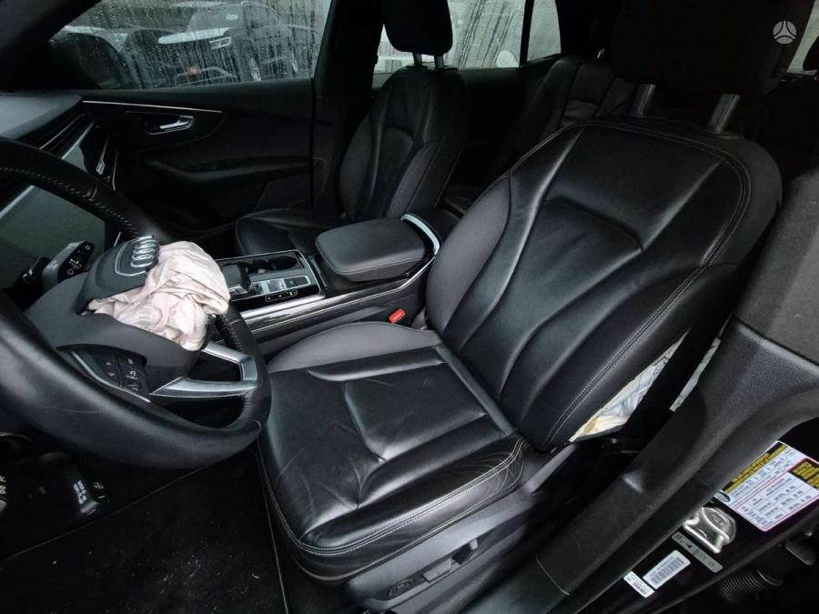 Black Audi Q8 2019 in Vilnius, with an engine capacity of 3.00 L and mileage of 100 thousand km for 18700 €, photo 11 on AUTOMOTO.COM.LV
