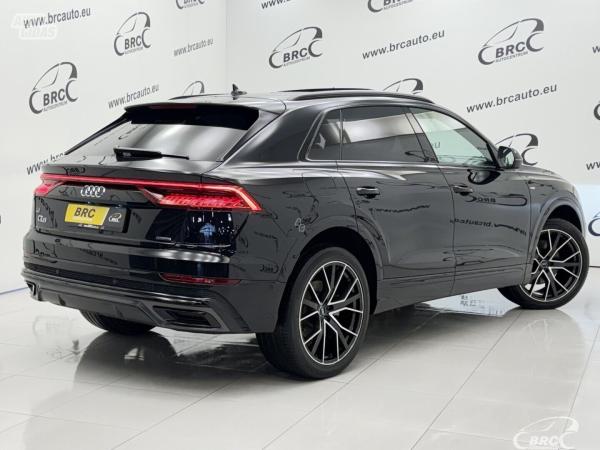 Melns Audi Q8 2019 Avižieniai, ar dzinēja tilpumu 3.00 L un nobraukumu 61 tūkst. km par 42900 €, foto 2 vietnē AUTOMOTO.COM.LV