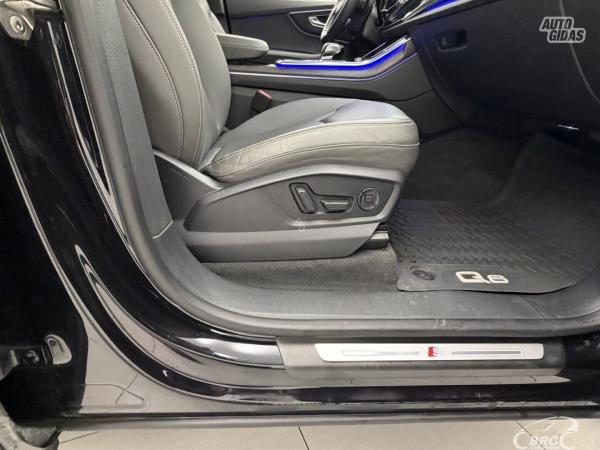 Melns Audi Q8 2019 Avižieniai, ar dzinēja tilpumu 3.00 L un nobraukumu 61 tūkst. km par 42900 €, foto 6 vietnē AUTOMOTO.COM.LV
