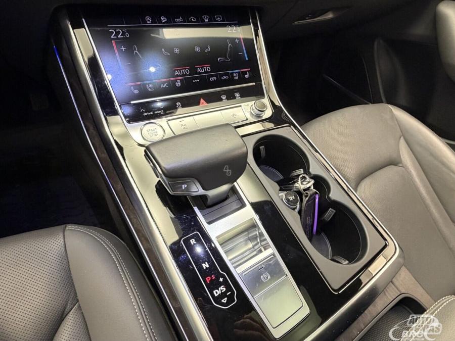 Black Audi Q8 2019 in Avizieniai, with an engine capacity of 3.00 L and mileage of 61 thousand km for 42900 €, photo 30 on AUTOMOTO.COM.LV