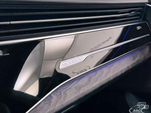 Black Audi Q8 2019 in Avizieniai, with an engine capacity of 3.00 L and mileage of 61 thousand km for 42900 €, photo 32 on AUTOMOTO.COM.LV
