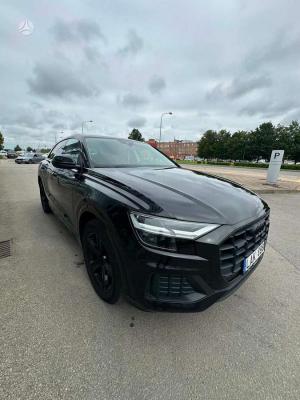 Black Audi Q8 2019 in Klaipeda, with an engine capacity of 3.00 L and mileage of 182 thousand km for 35500 €, photo 3 on AUTOMOTO.COM.LV