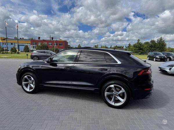 Black Audi Q8 2019 in Telschi, with an engine capacity of 2.97 L and mileage of 240 thousand km for 34999 €, photo 3 on AUTOMOTO.COM.LV