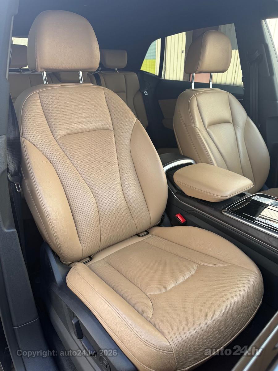 Melns Audi Q8 2019 Tallina, ar dzinēja tilpumu 3.00 L un nobraukumu 94 tūkst. km par 45000 €, foto 16 vietnē AUTOMOTO.COM.LV