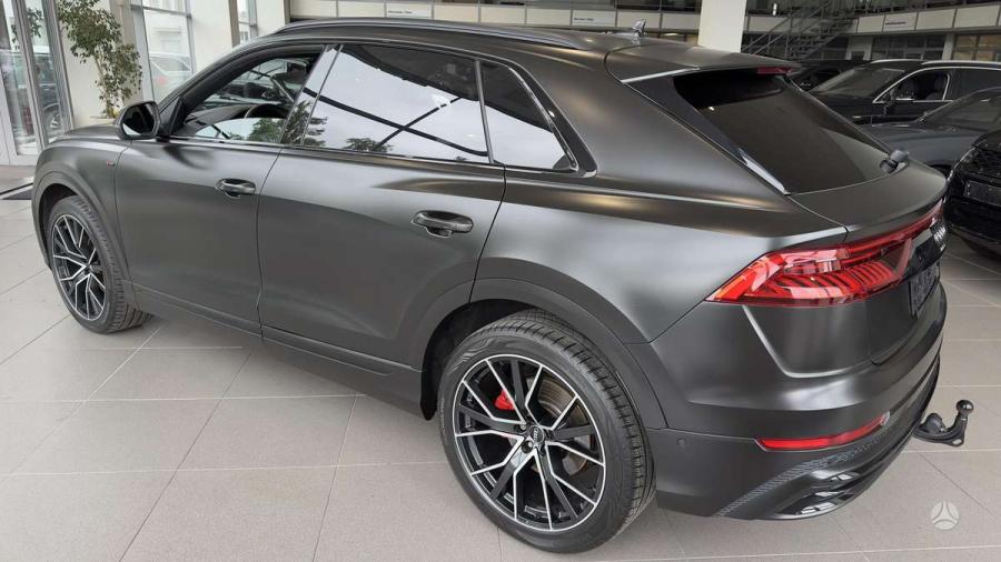 Melns Audi Q8 2019 Marijampole, ar dzinēja tilpumu 2.97 L un nobraukumu 220 tūkst. km par 39999 €, foto 4 vietnē AUTOMOTO.COM.LV