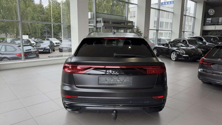 Melns Audi Q8 2019 Marijampole, ar dzinēja tilpumu 2.97 L un nobraukumu 220 tūkst. km par 39999 €, foto 5 vietnē AUTOMOTO.COM.LV