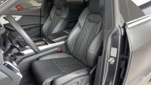 Melns Audi Q8 2019 Marijampole, ar dzinēja tilpumu 2.97 L un nobraukumu 220 tūkst. km par 39999 €, foto 13 vietnē AUTOMOTO.COM.LV