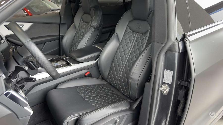 Melns Audi Q8 2019 Marijampole, ar dzinēja tilpumu 2.97 L un nobraukumu 220 tūkst. km par 39999 €, foto 13 vietnē AUTOMOTO.COM.LV