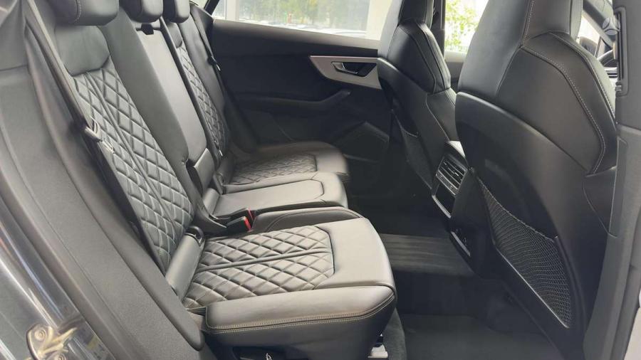 Melns Audi Q8 2019 Marijampole, ar dzinēja tilpumu 2.97 L un nobraukumu 220 tūkst. km par 39999 €, foto 15 vietnē AUTOMOTO.COM.LV