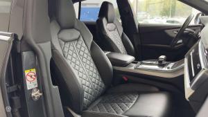 Melns Audi Q8 2019 Marijampole, ar dzinēja tilpumu 2.97 L un nobraukumu 220 tūkst. km par 39999 €, foto 16 vietnē AUTOMOTO.COM.LV