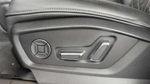 Melns Audi Q8 2019 Marijampole, ar dzinēja tilpumu 2.97 L un nobraukumu 220 tūkst. km par 39999 €, foto 21 vietnē AUTOMOTO.COM.LV