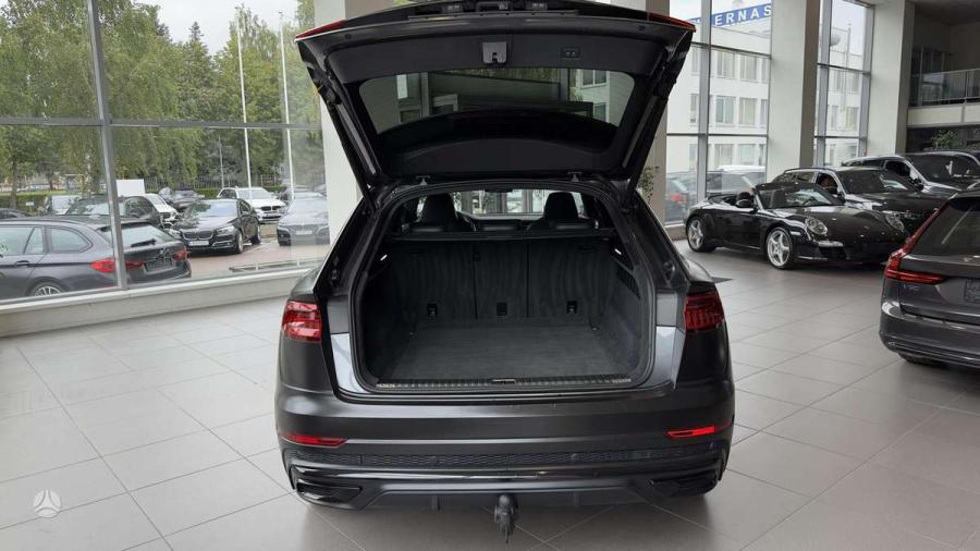 Melns Audi Q8 2019 Marijampole, ar dzinēja tilpumu 2.97 L un nobraukumu 220 tūkst. km par 39999 €, foto 23 vietnē AUTOMOTO.COM.LV