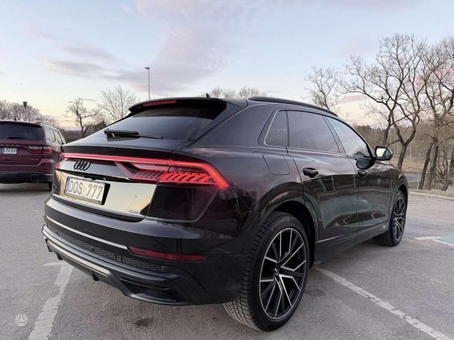 Black Audi Q8 2019 in Vilnius, with an engine capacity of 3.00 L and mileage of 137 thousand km for 39900 €, photo 3 on AUTOMOTO.COM.LV