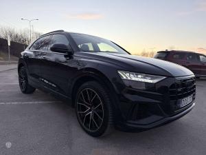 Black Audi Q8 2019 in Vilnius, with an engine capacity of 3.00 L and mileage of 137 thousand km for 39900 €, photo 5 on AUTOMOTO.COM.LV