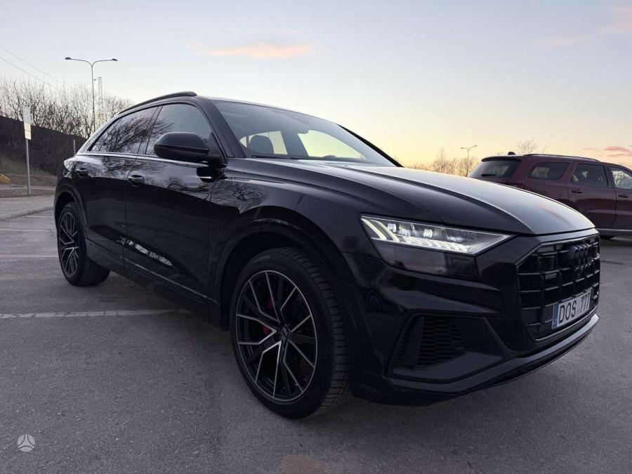 Black Audi Q8 2019 in Vilnius, with an engine capacity of 3.00 L and mileage of 137 thousand km for 39900 €, photo 5 on AUTOMOTO.COM.LV