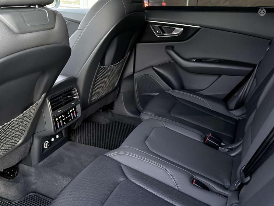 Black Audi Q8 2019 in Vilnius, with an engine capacity of 3.00 L and mileage of 137 thousand km for 39900 €, photo 9 on AUTOMOTO.COM.LV