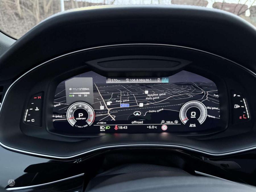 Black Audi Q8 2019 in Vilnius, with an engine capacity of 3.00 L and mileage of 137 thousand km for 39900 €, photo 10 on AUTOMOTO.COM.LV