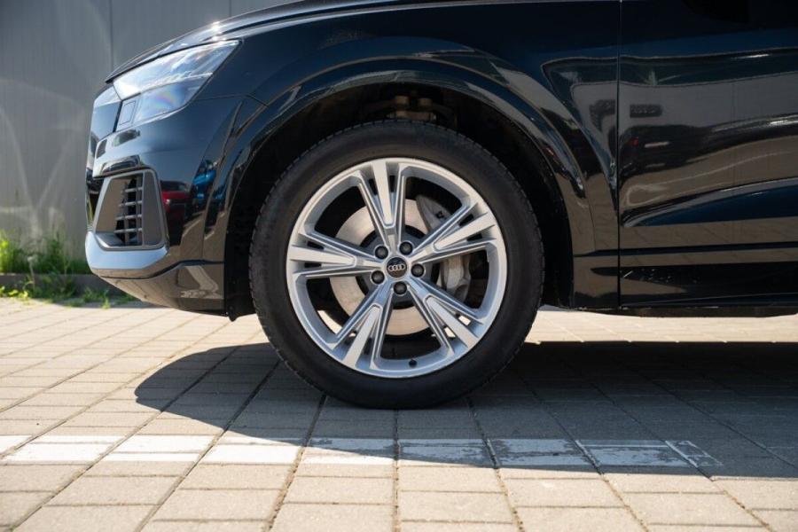 Melns Audi Q8 2021 Viļņa, ar dzinēja tilpumu 3.00 L un nobraukumu 85 tūkst. km par 53000 €, foto 6 vietnē AUTOMOTO.COM.LV