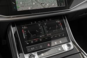 Melns Audi Q8 2021 Viļņa, ar dzinēja tilpumu 3.00 L un nobraukumu 85 tūkst. km par 53000 €, foto 16 vietnē AUTOMOTO.COM.LV