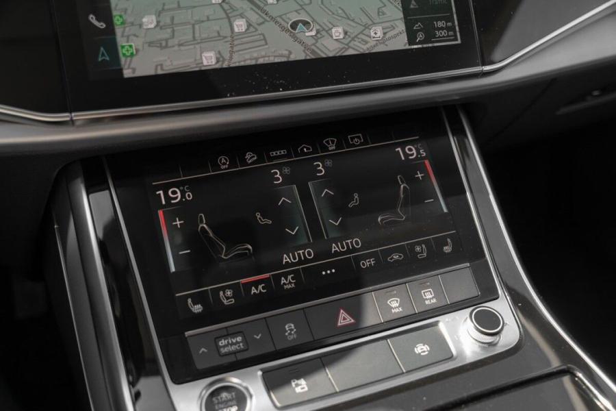 Melns Audi Q8 2021 Viļņa, ar dzinēja tilpumu 3.00 L un nobraukumu 85 tūkst. km par 53000 €, foto 16 vietnē AUTOMOTO.COM.LV
