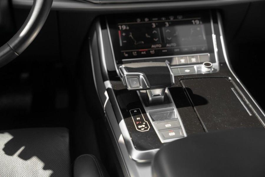 Melns Audi Q8 2021 Viļņa, ar dzinēja tilpumu 3.00 L un nobraukumu 85 tūkst. km par 53000 €, foto 17 vietnē AUTOMOTO.COM.LV